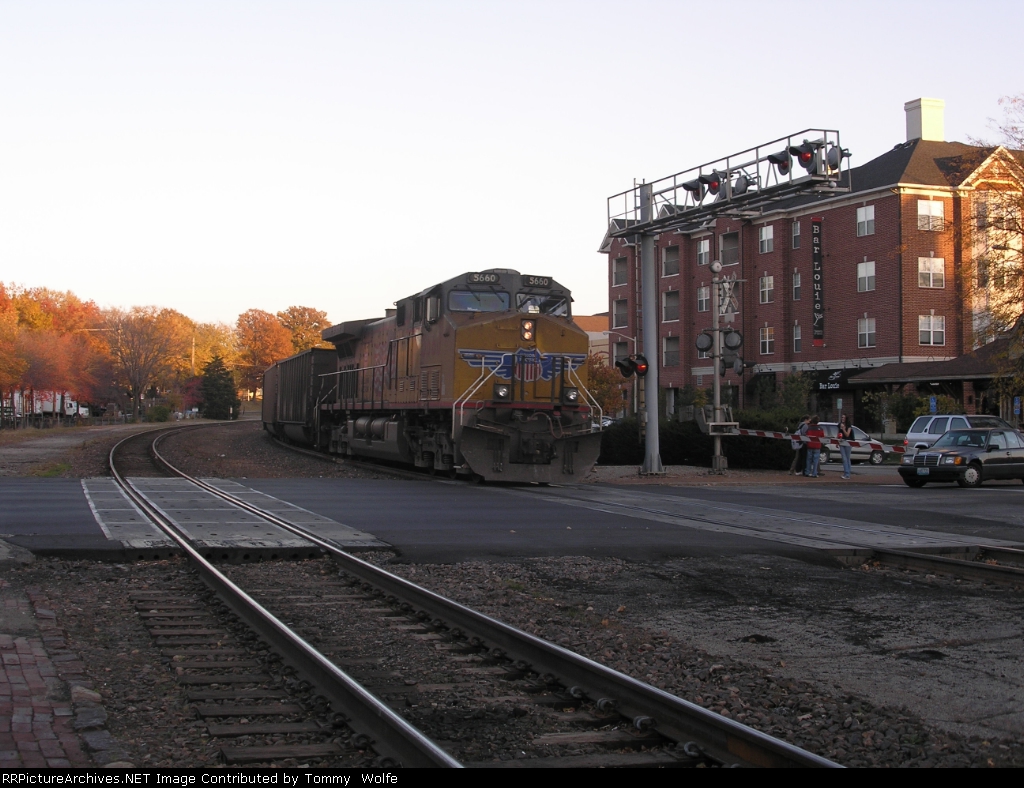 UP 5660 serves as a DPU on a eastbound coal